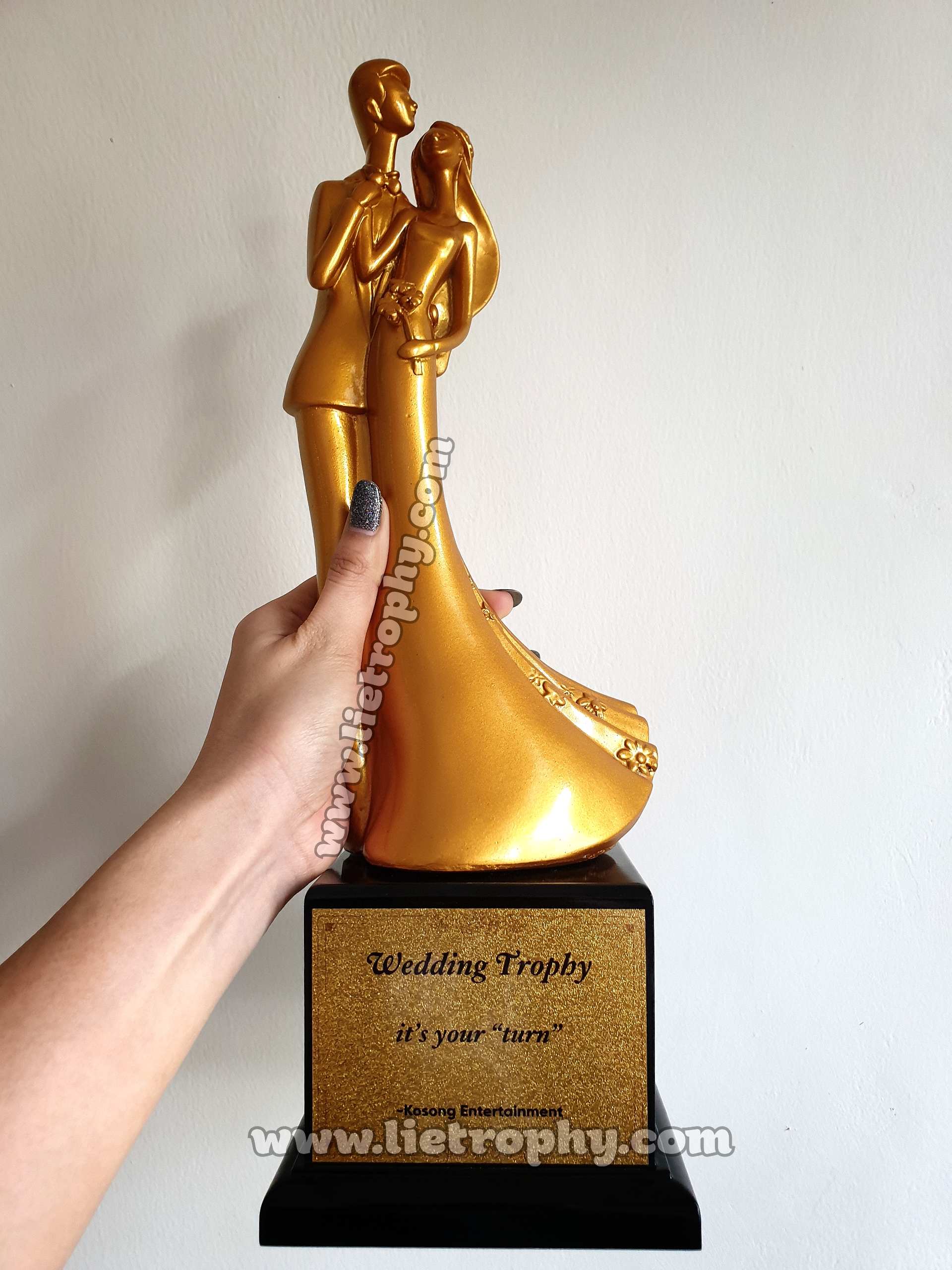 Wedding Trophy Murah – Lie Trophy